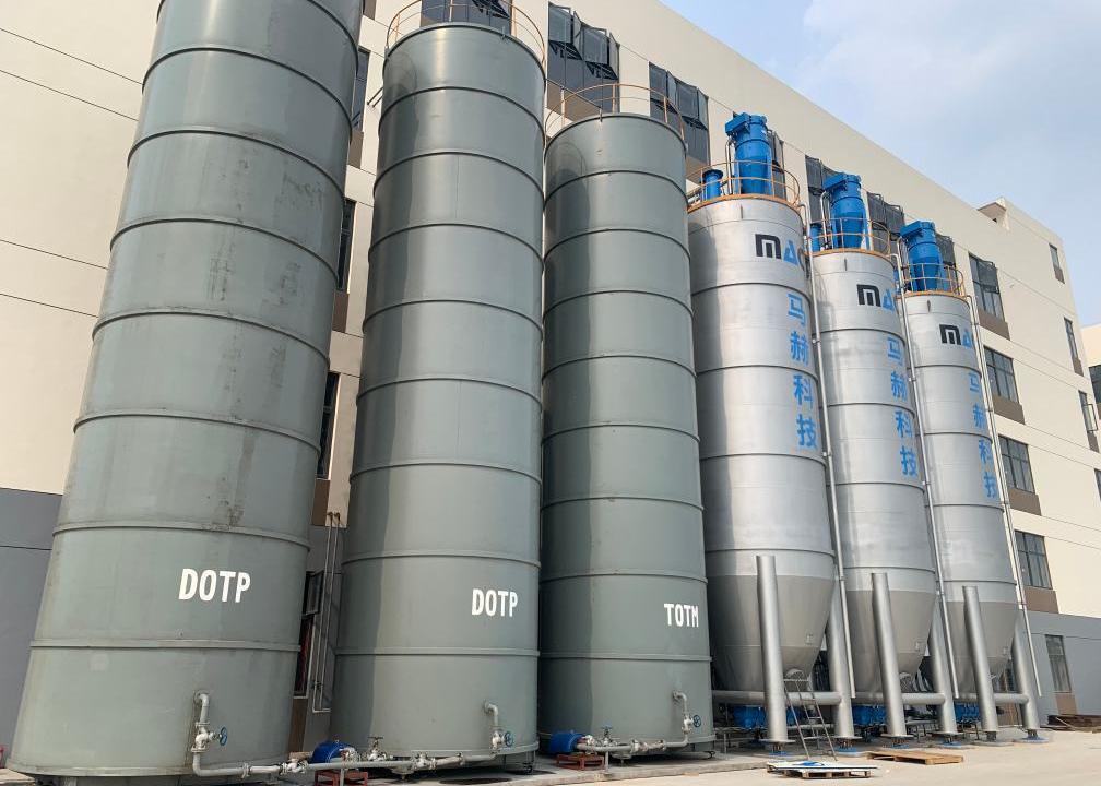 Outdoor Large Oil Tank Material Handling Solution For Storing Raw Materials